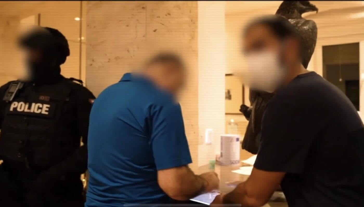 VIDEO: Beelden aanhouding meest gezochte Camorra maffiabaas Raffaele ...